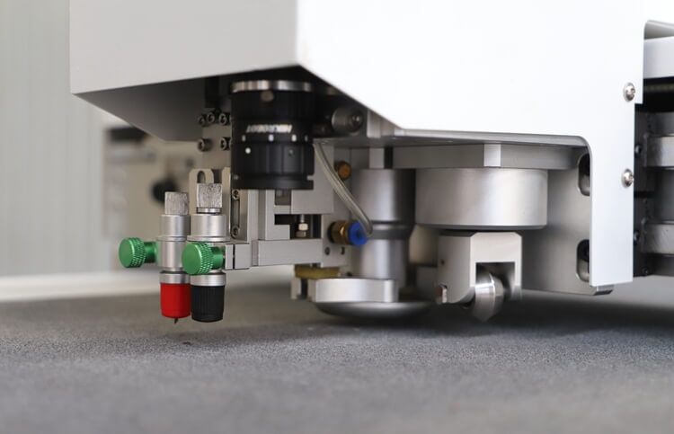 Automatic Fabric Pattern Cutting Machine